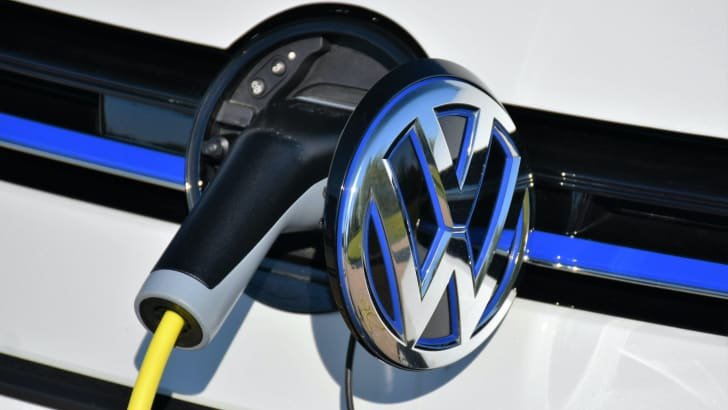 Volkswagen ‘Project Trinity’ electric flagship sedan due in 2026 – revRebel
