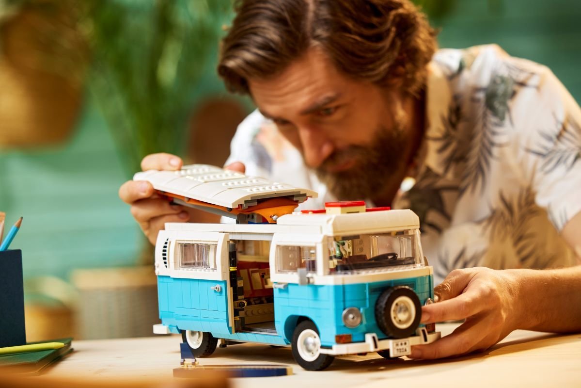 Lego’s new Volkswagen T2 Camper Van ready for a summer adventure – revRebel