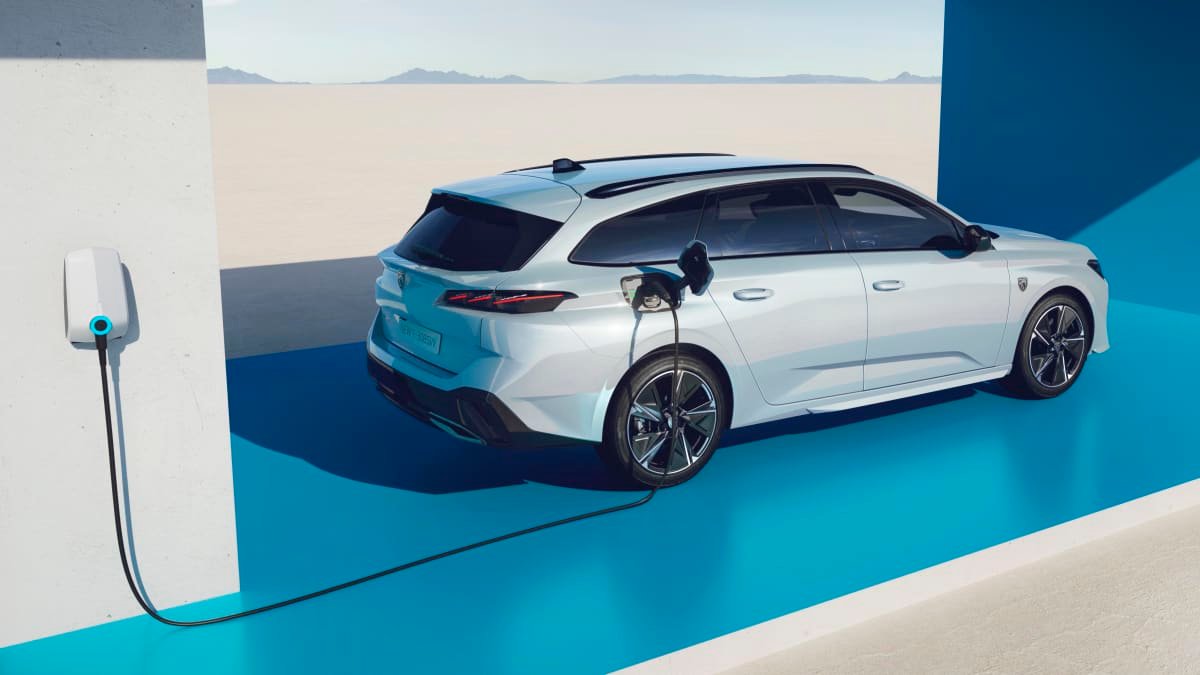 2023 Peugeot e-308 electric car revealed, under evaluation for ...