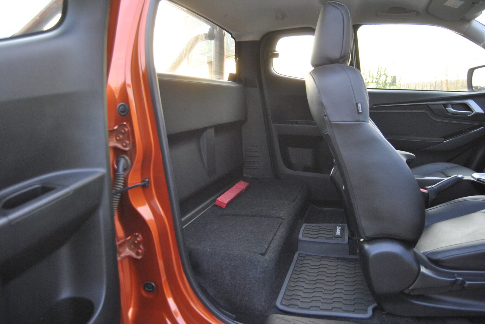 New Isuzu D-Max Extended Cab unwilling to relinquish it’s “cab-and-a ...