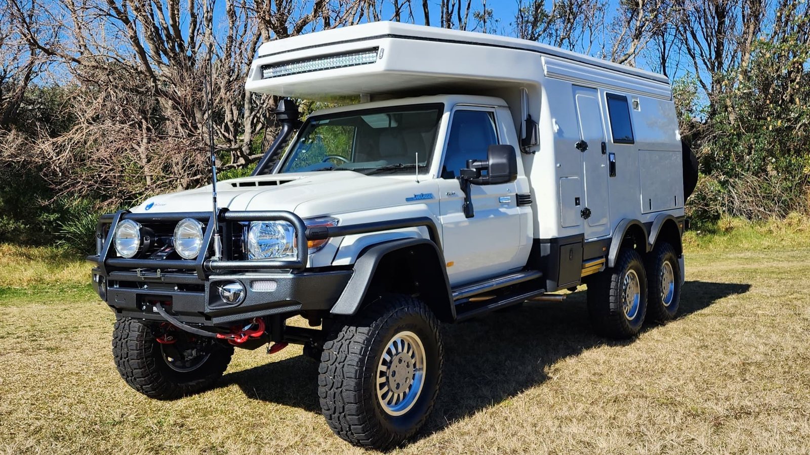 Someone turned a LandCruiser 79 Series into an insane 6×6 motorhome ...