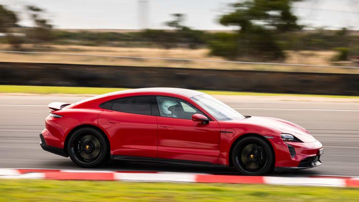 2021 Porsche Taycan Turbo S sets production electric vehicle lap record ...
