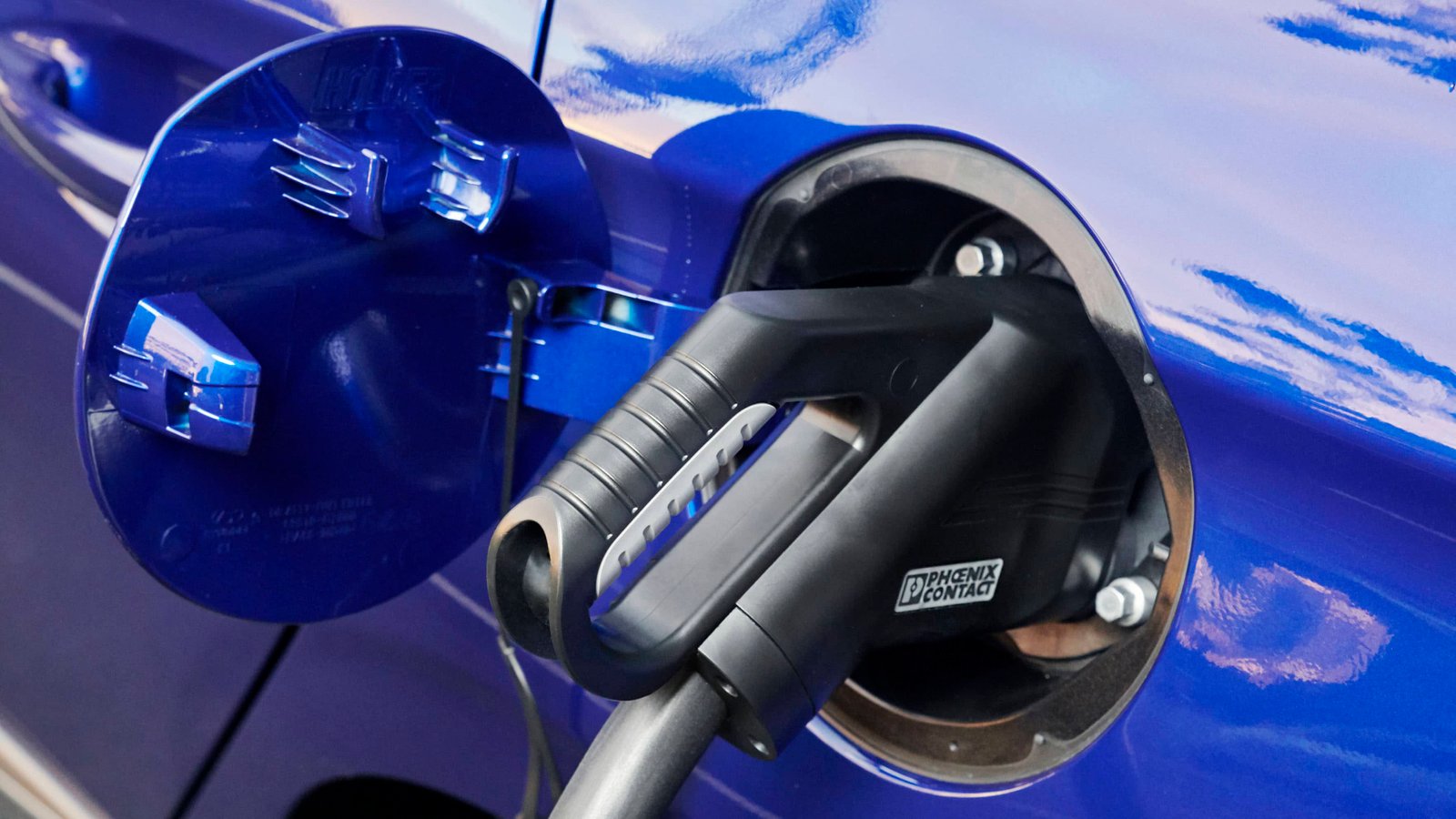 Labor set ‘ambitious’ 50% EV sales target by 2030 – revRebel