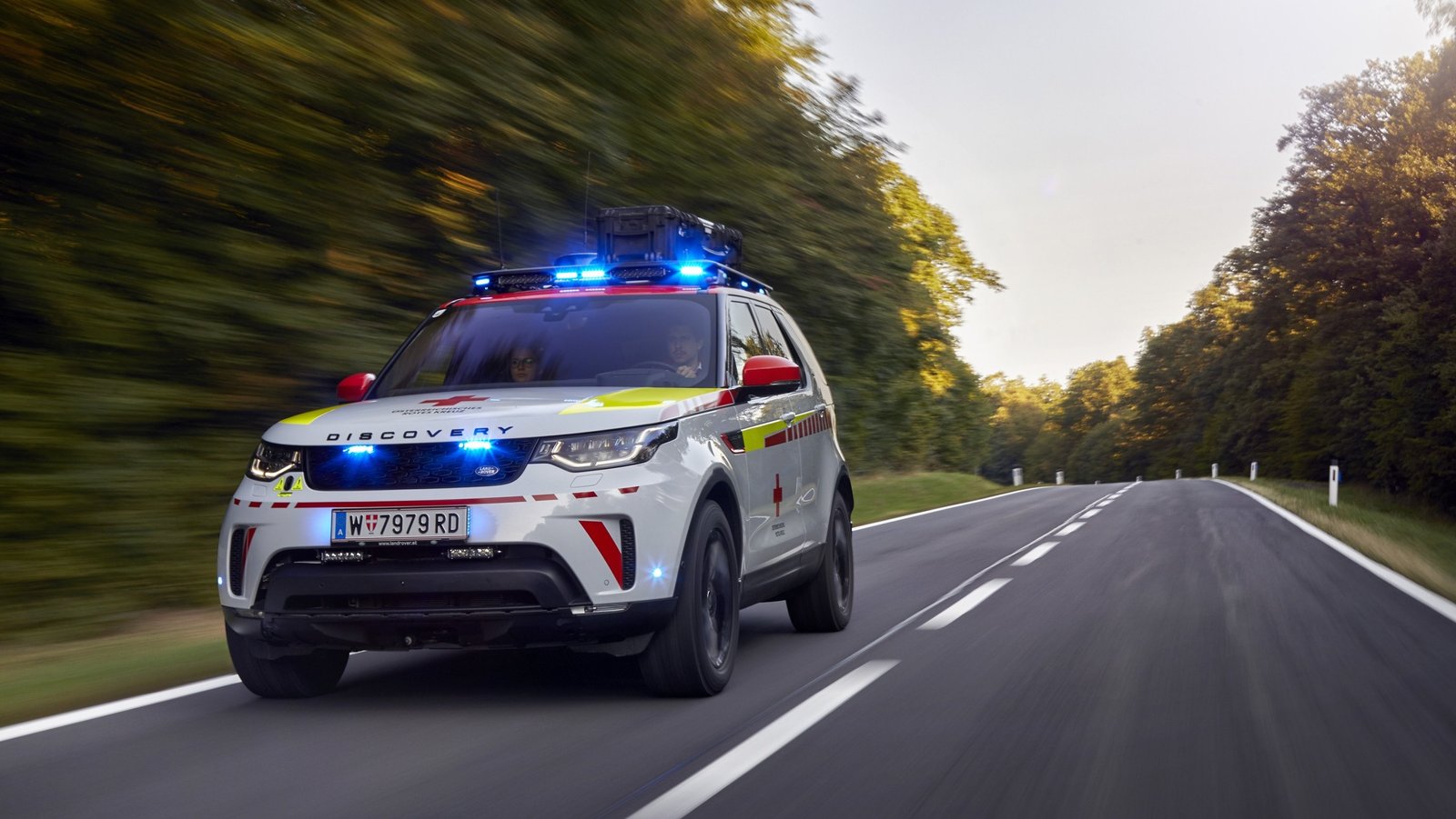 Land Rover Red Cross Discovery Emergency Response Vehicle – revRebel