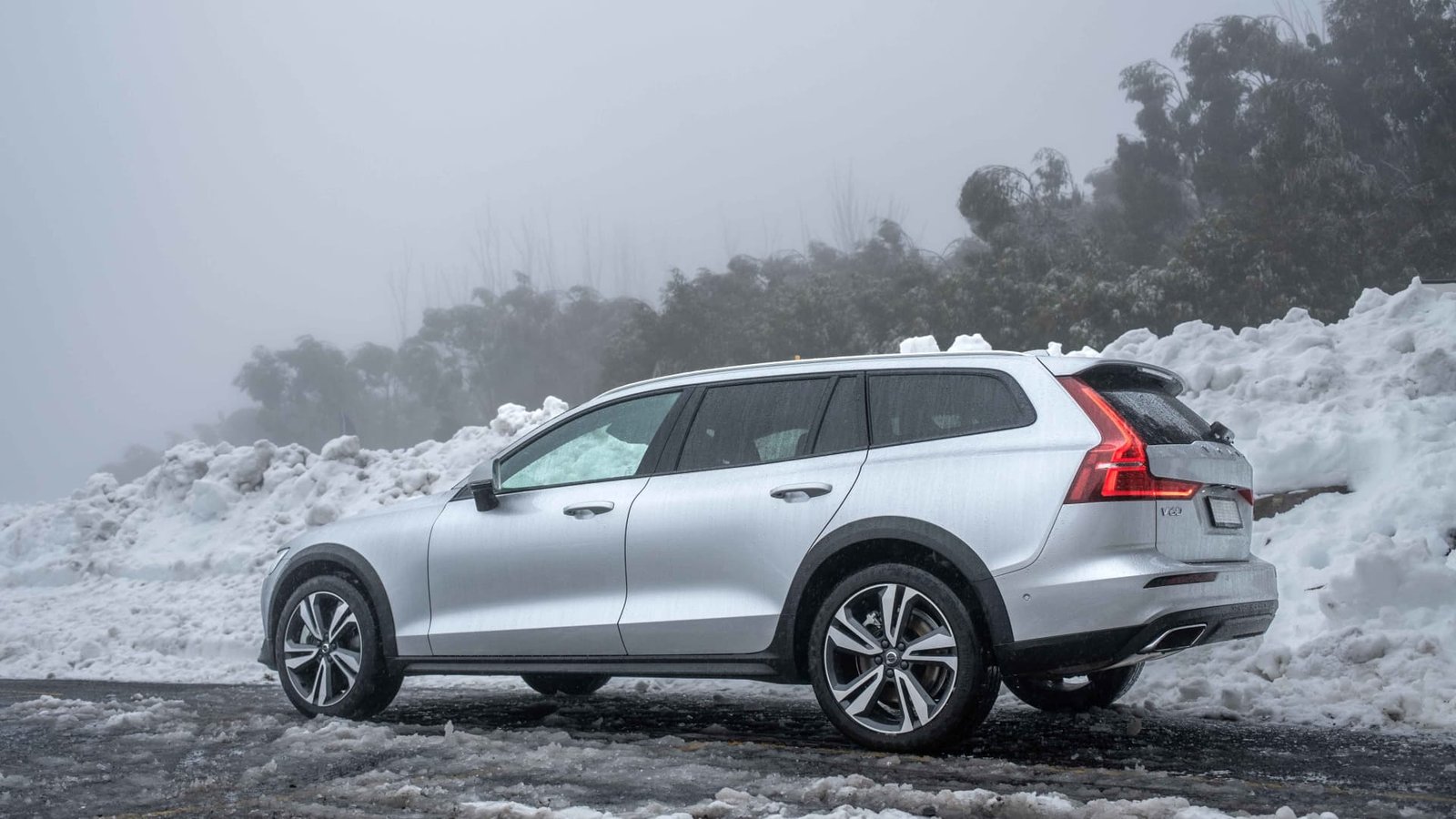 To the snow and back (and back again) in the 2022 Volvo V60 Cross ...