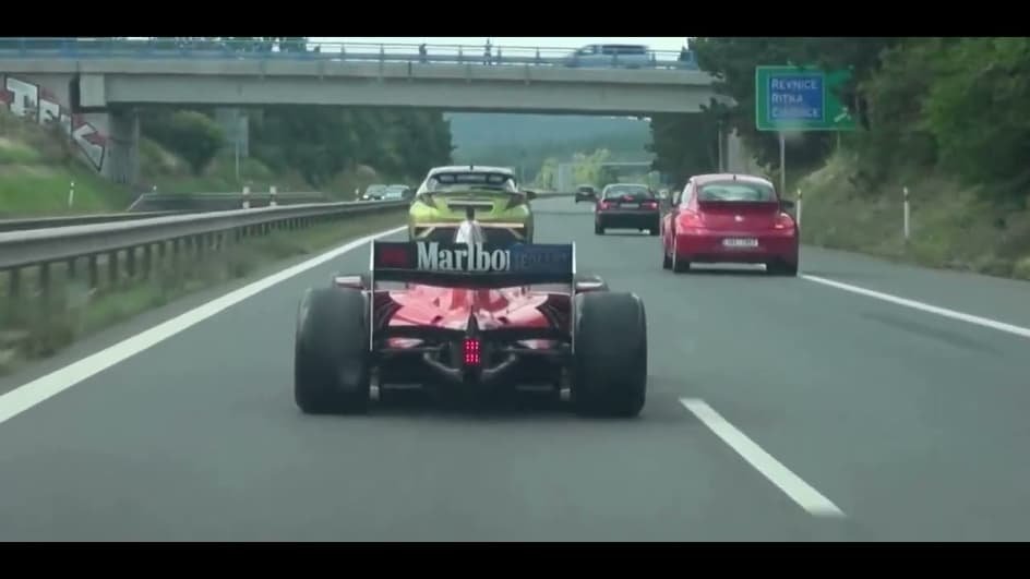 Video: Ferrari Formula One lookalike stuns freeway traffic – revRebel